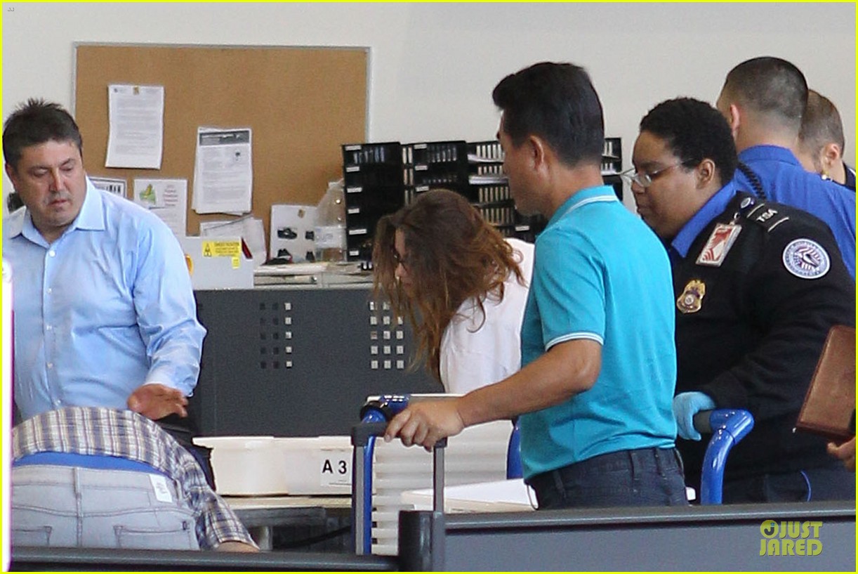 Kristen Stewart Departs LAX, Lands on Forbes' Actress List: Photo ...