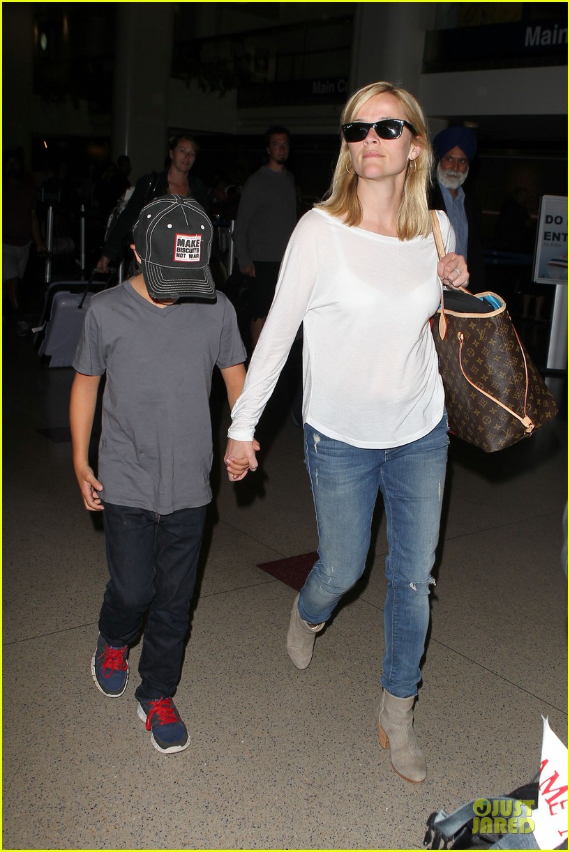 Reese Witherspoon & Deacon: LAX Landing After Father's Day!: Photo ...