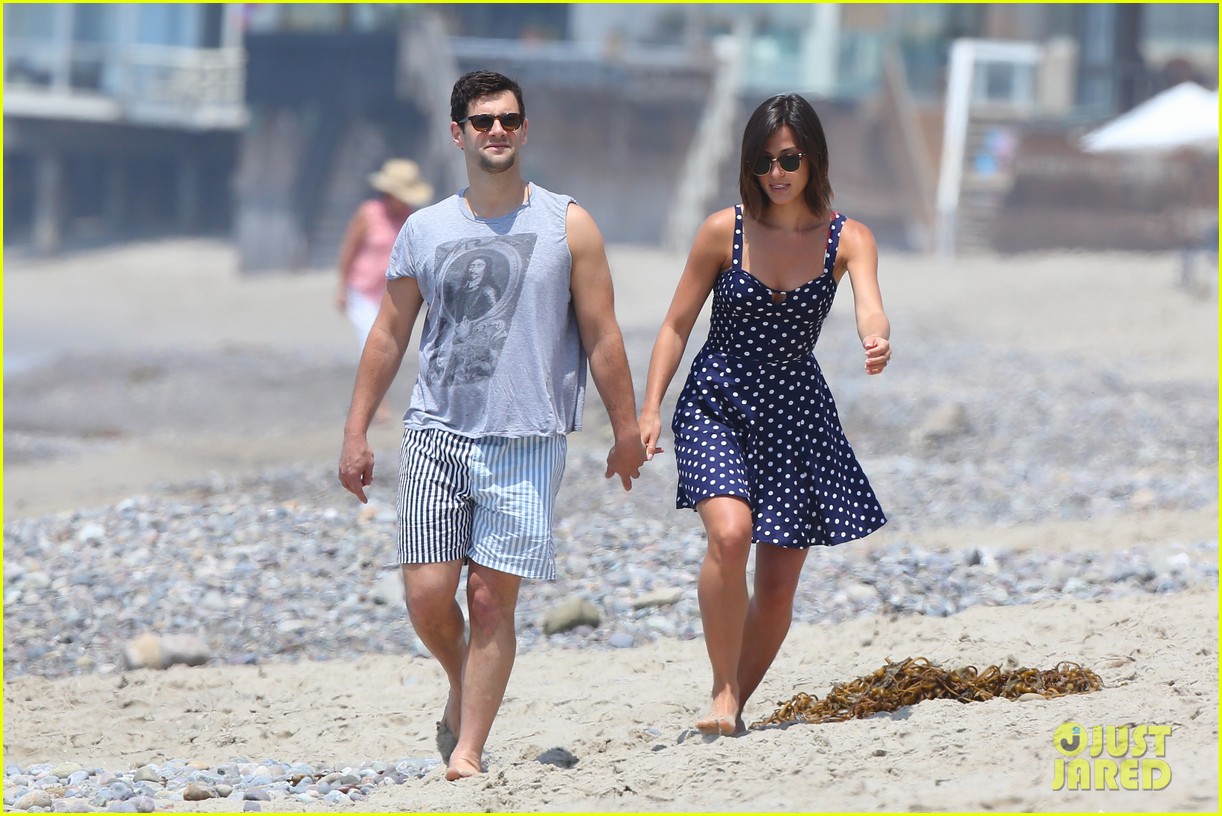 Justin Bartha Strolls with Lia Smith, Meets Up with Jim Toth!: Photo ...