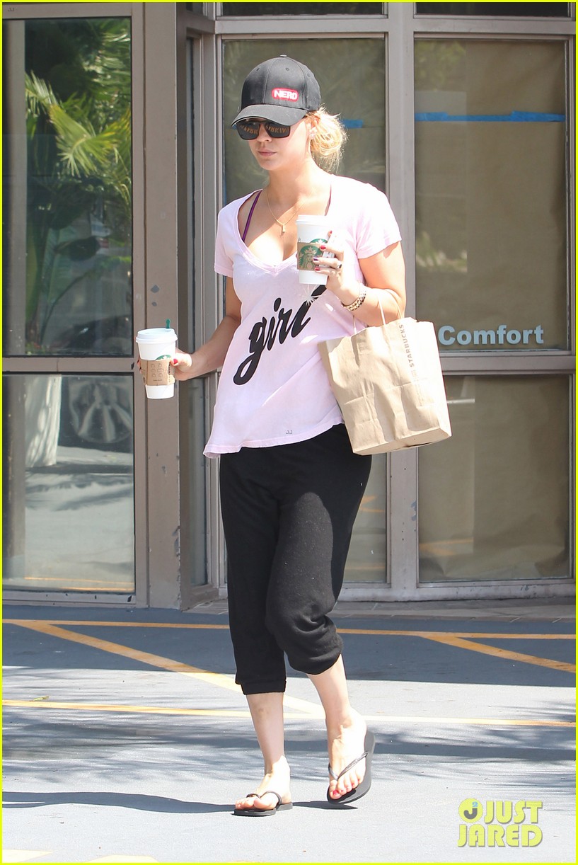 Kaley Cuoco: Saturday Morning Coffee Run for Two: Photo 2904943 | Kaley ...