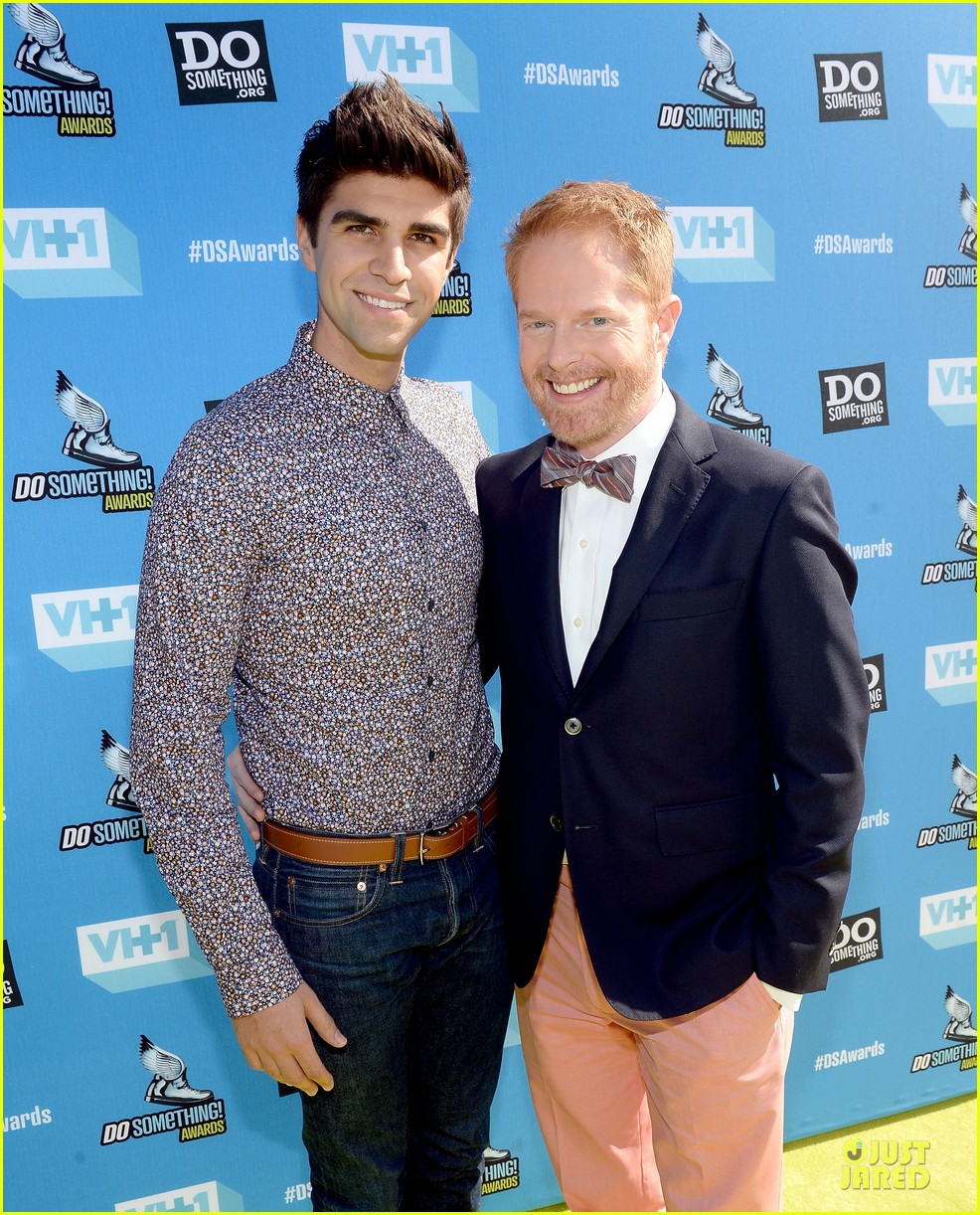 Jesse Tyler Ferguson & Justin Mikita: Do Something Awards Newlyweds!: Photo 2921192 | Justin ...