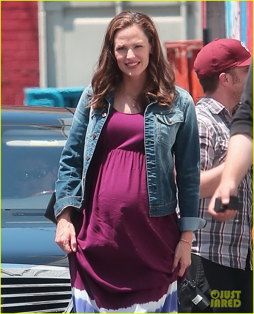 Jennifer Garner Wears Fake Baby Bump for 'Imagine' Filming: Photo ...