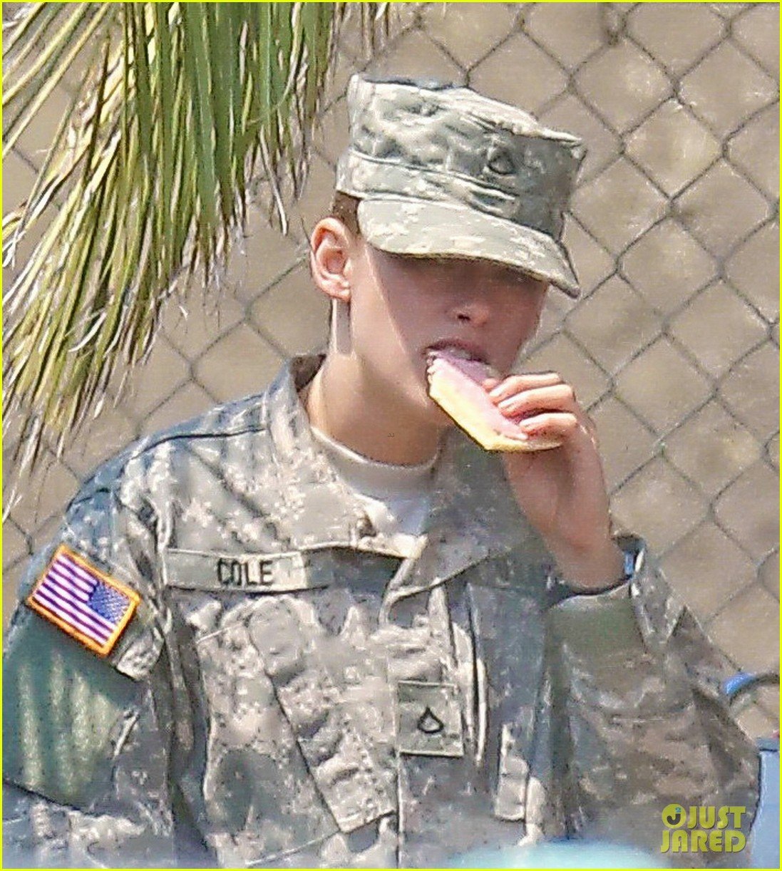 Kristen Stewart Does Army Exercises for 'Camp X-Ray' Scenes: Photo ...