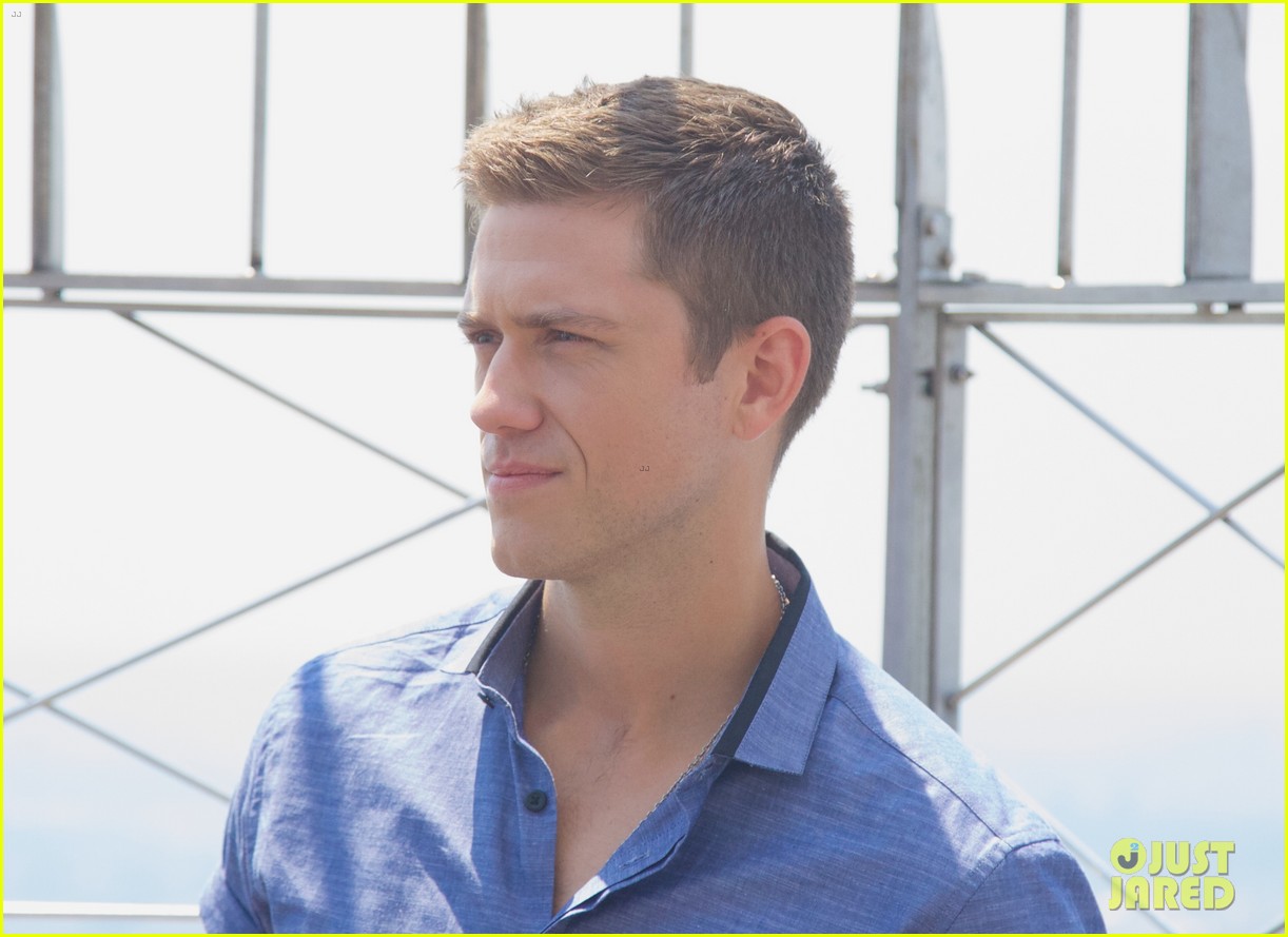 Aaron Tveit: Empire State Building Photo Session!: Photo 2911024 ...