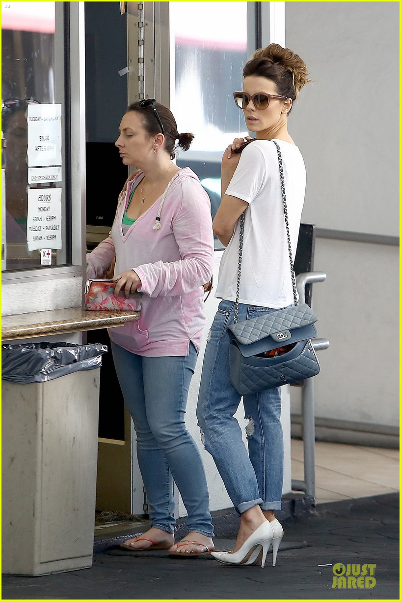 Kate Beckinsale Honors Father with Plaque Unveiling!: Photo 2927345 ...