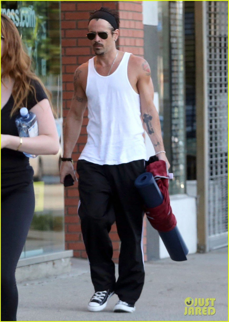 Photo: colin farrell bulging biceps at yoga class 07 | Photo 2923782 ...