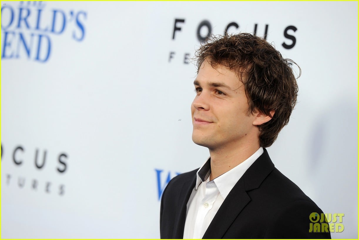 Megan Hilty & Brie Larson: 'World's End' Hollywood Premiere!: Photo ...