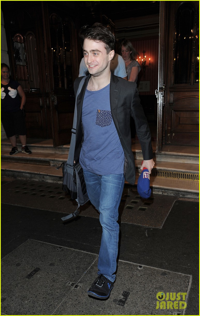 Daniel Radcliffe: I'm Out of My Comfort Zone On Stage: Photo 2936206 ...