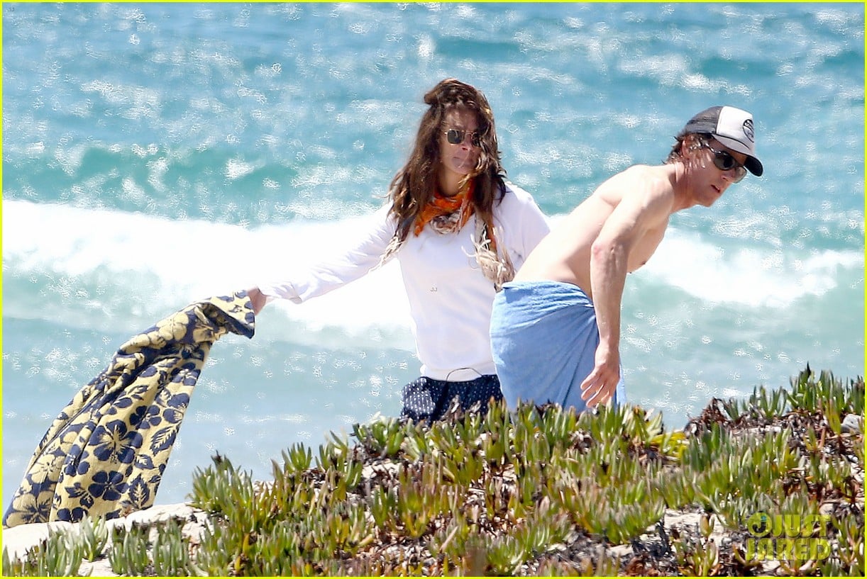 Julia Roberts: Family Beach Day with Shirtless Danny Moder!: Photo ...