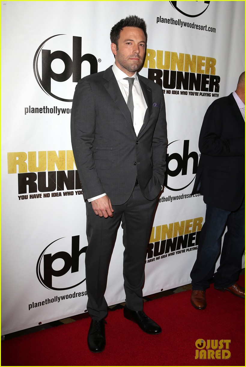 Ben Affleck: Lipstick on Cheek at 'Runner Runner' Premiere!: Photo ...