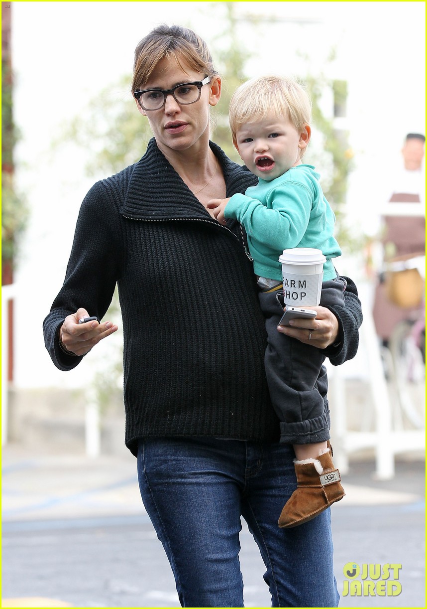 Ben Affleck: Lipstick on Cheek at 'Runner Runner' Premiere!: Photo ...