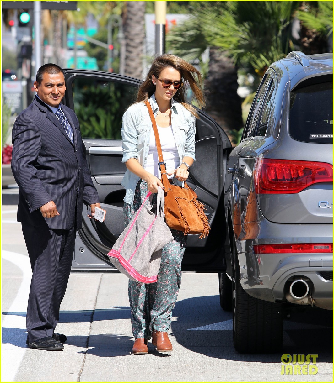 Jessica Alba: Sunday Mall Stop: Photo 2962820 | Jessica Alba Photos ...