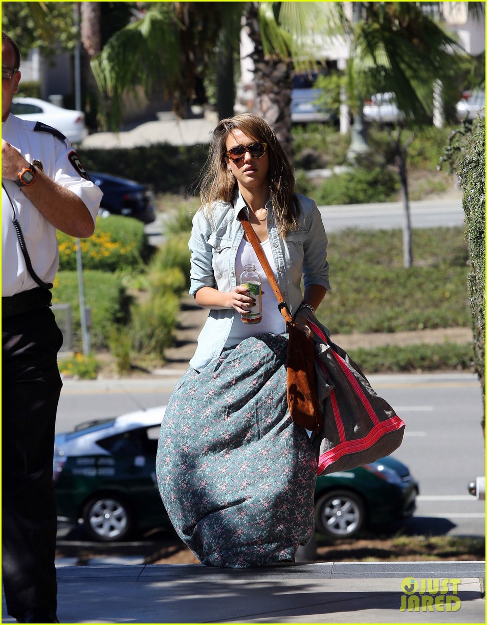 Jessica Alba: Sunday Mall Stop: Photo 2962826 | Jessica Alba Photos ...