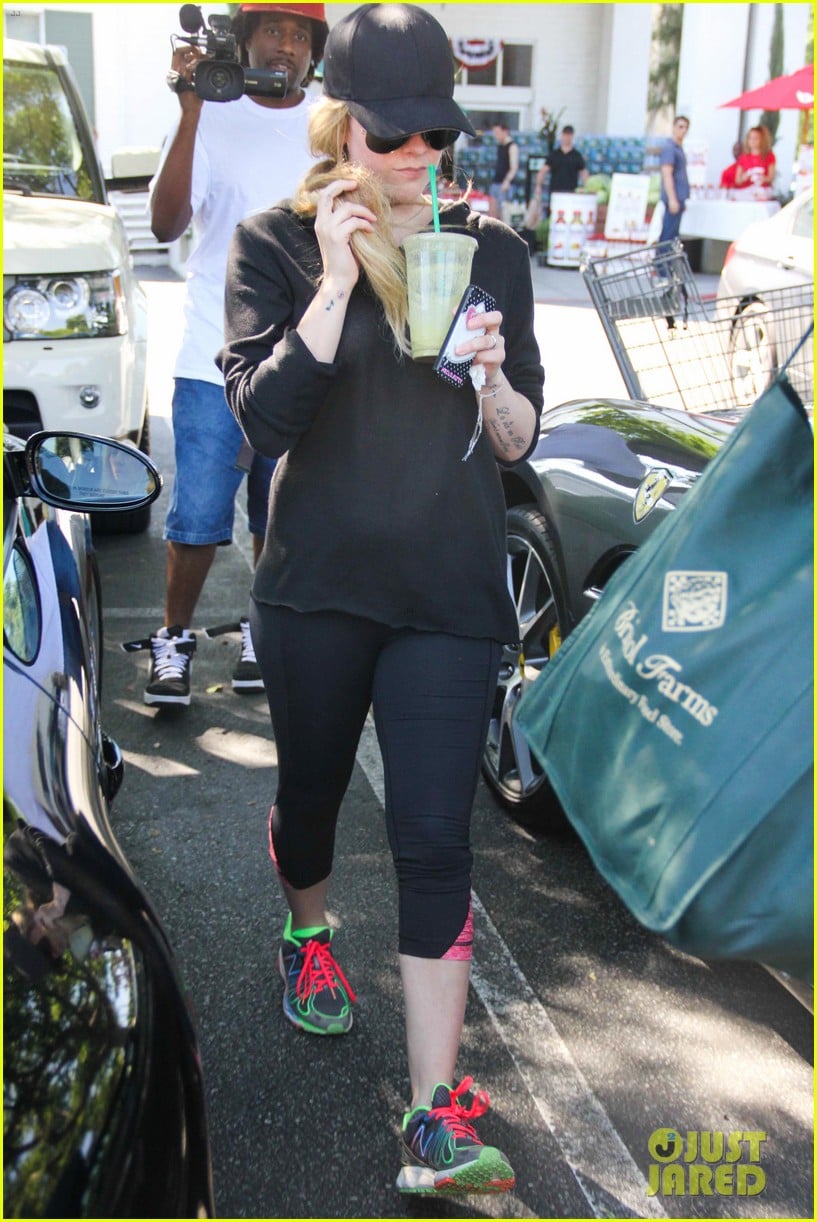 Avril Lavigne Sets Release Date & Track List for Self-Titled Album ...