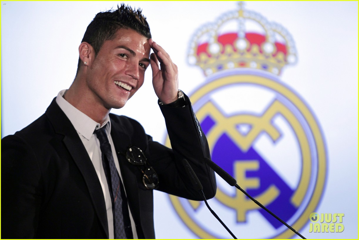 Cristiano Ronaldo Signs New Five-Year Deal with Real Madrid: Photo ...