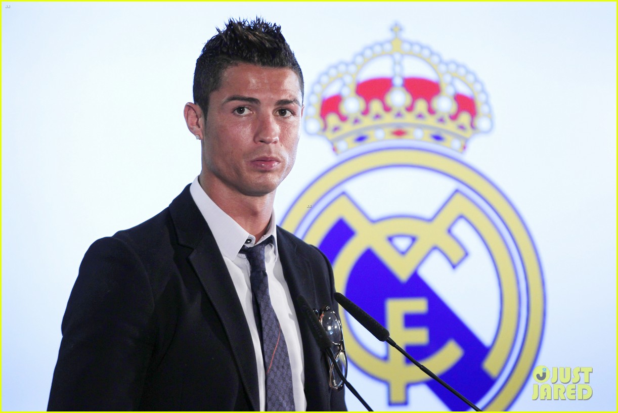 Cristiano Ronaldo Signs New Five-Year Deal with Real Madrid: Photo ...
