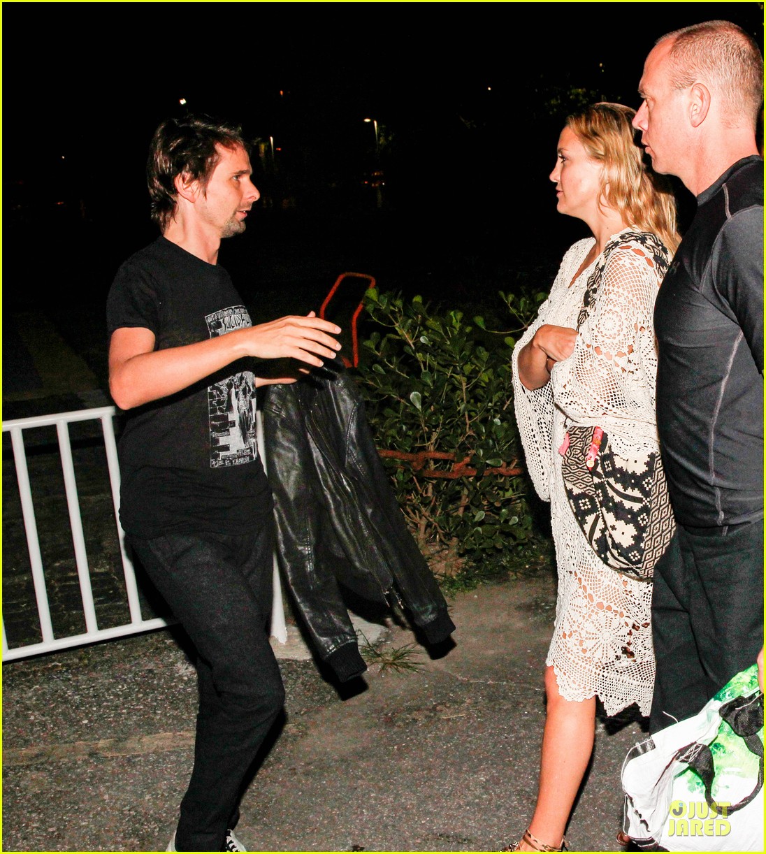 Kate Hudson Flashes Flat Tummy for Rio De Janeiro Departure!: Photo ...