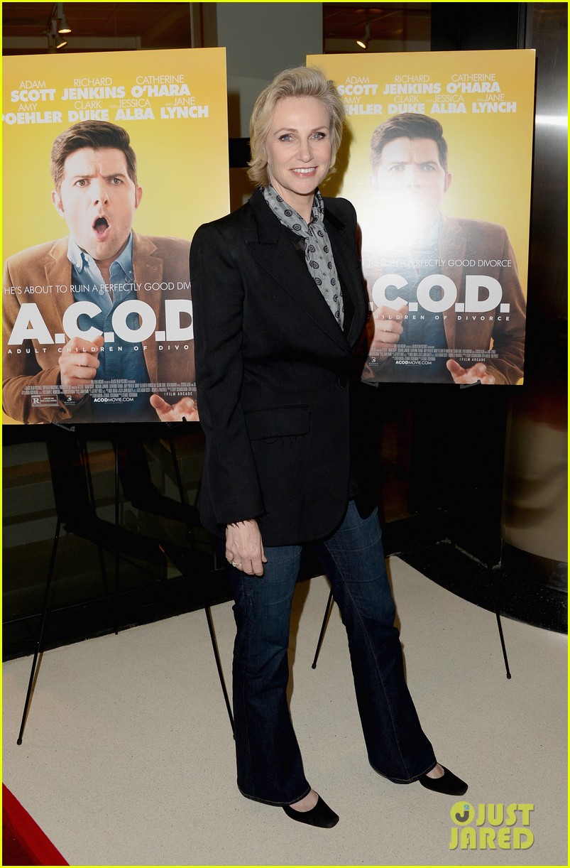 Amy Poehler & Mary Elizabeth Winstead: 'A.C.O.D.' Premiere!: Photo ...