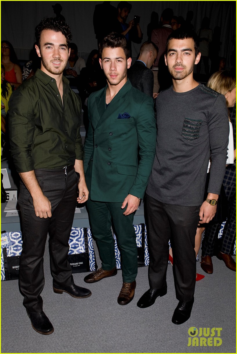 Zachary Quinto & Christina Ricci: Richard Chai Fashion Show!: Photo ...