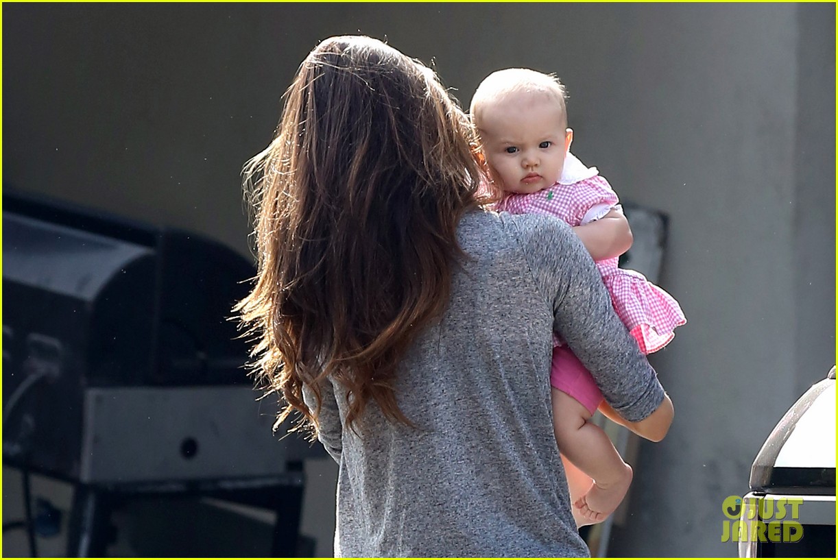 Jeremy Renner Debuts Adorable Baby Daughter Ava!: Photo 2955502 ...