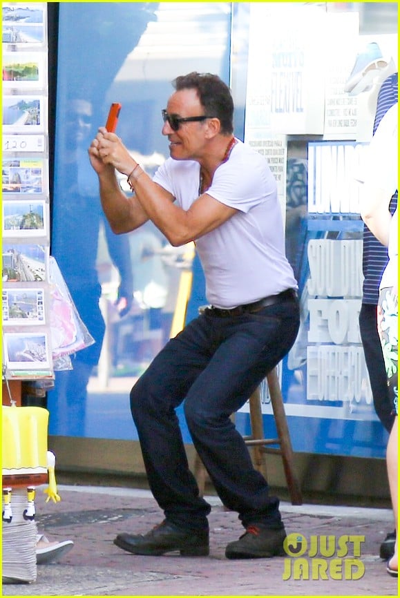 Bruce Springsteen Bares Fit Shirtless Body at the Beach in Rio: Photo ...