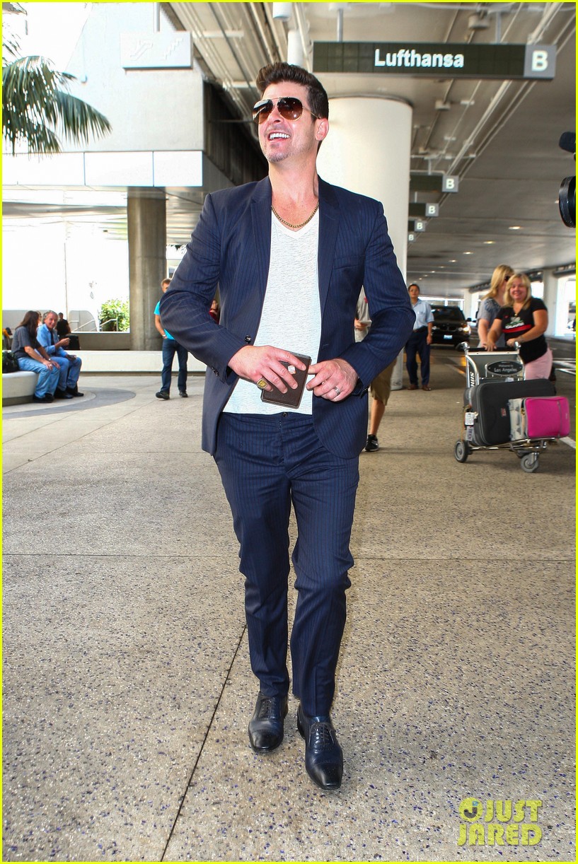 Robin Thicke Talks VMAs Performance with Miley Cyrus: Photo 2951199 ...