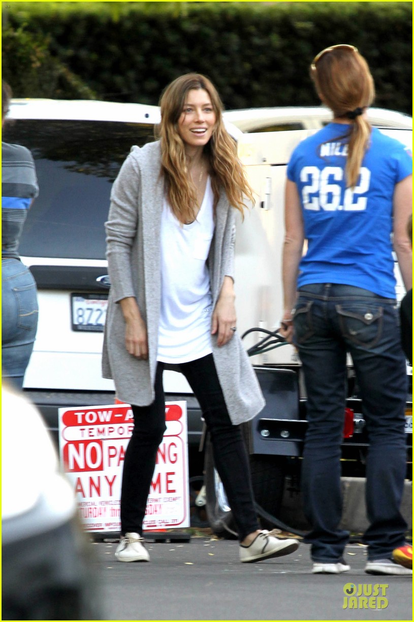Jessica Biel: Autograph Signing on 'Shiva & May' Set!: Photo 2974995 ...