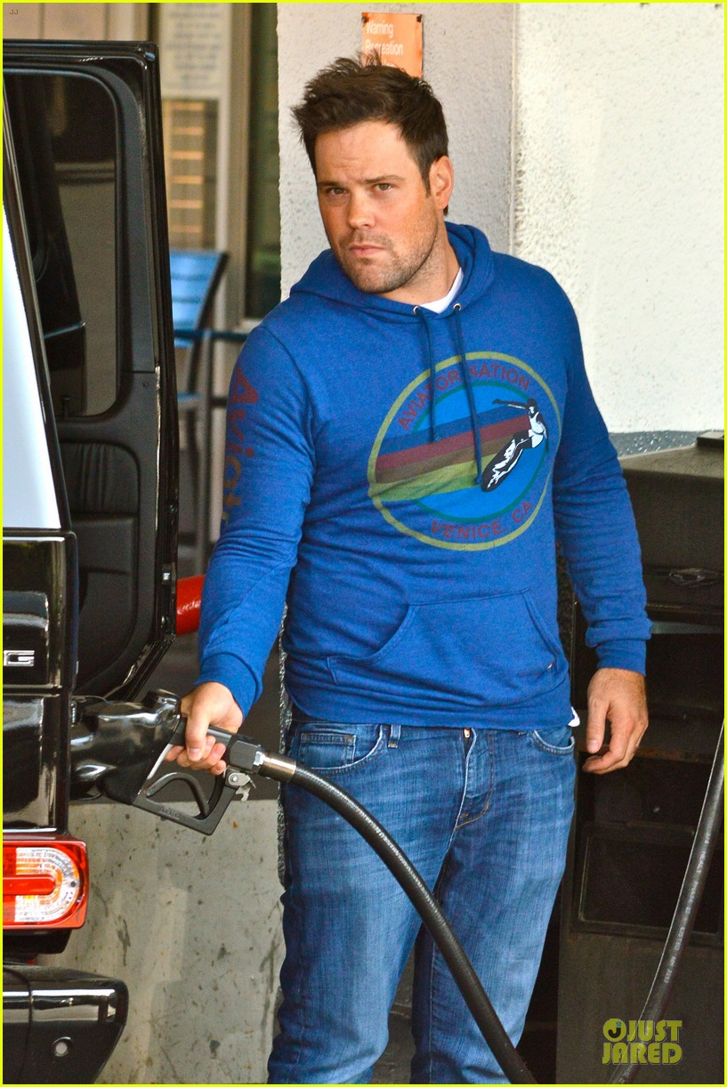 Hilary Duff & Mike Comrie: Separate Beverly Hills Outings!: Photo ...
