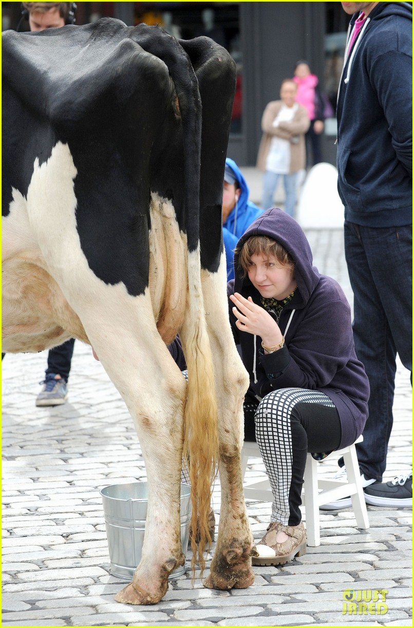 Lena Dunham Milks a Cow for 'Billy on the Street'!: Photo 2969153 ...