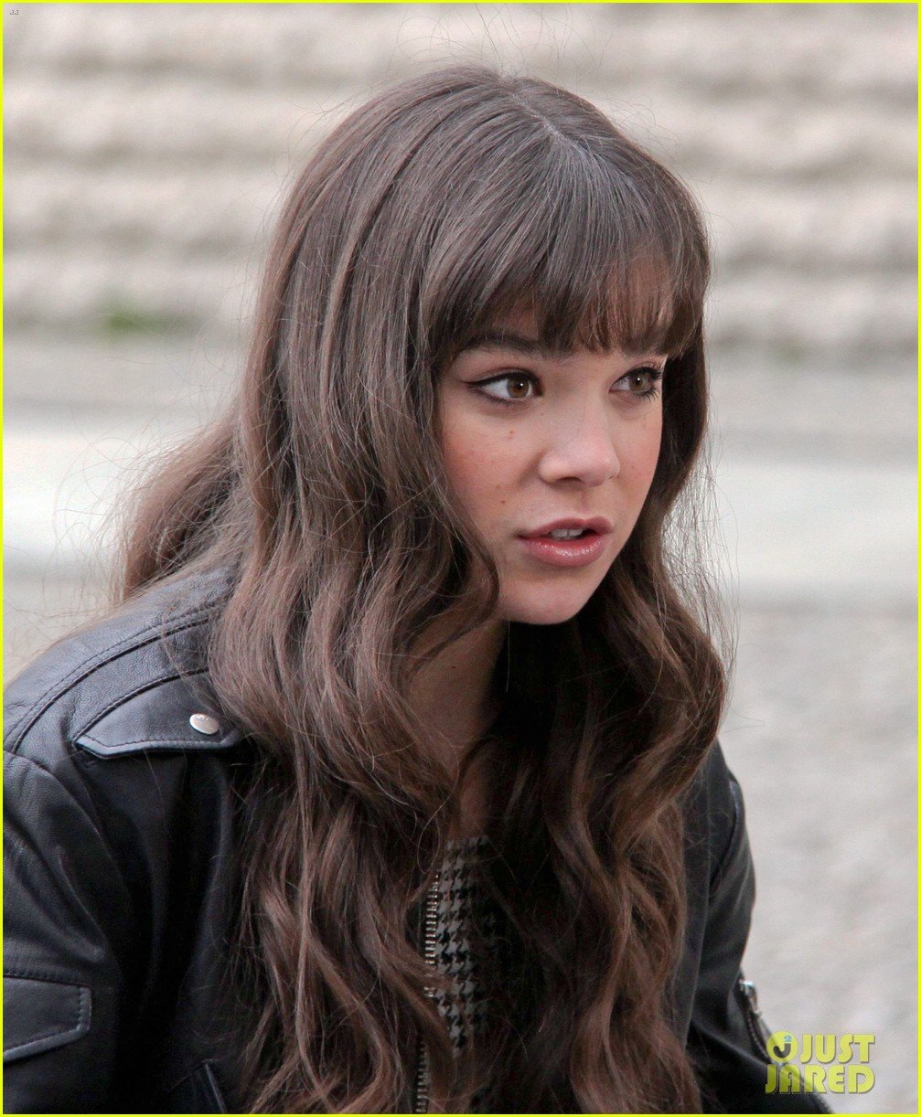 Hailee Steinfeld & Harrison Ford: First 'Ender's Game' Clip - Watch Now ...