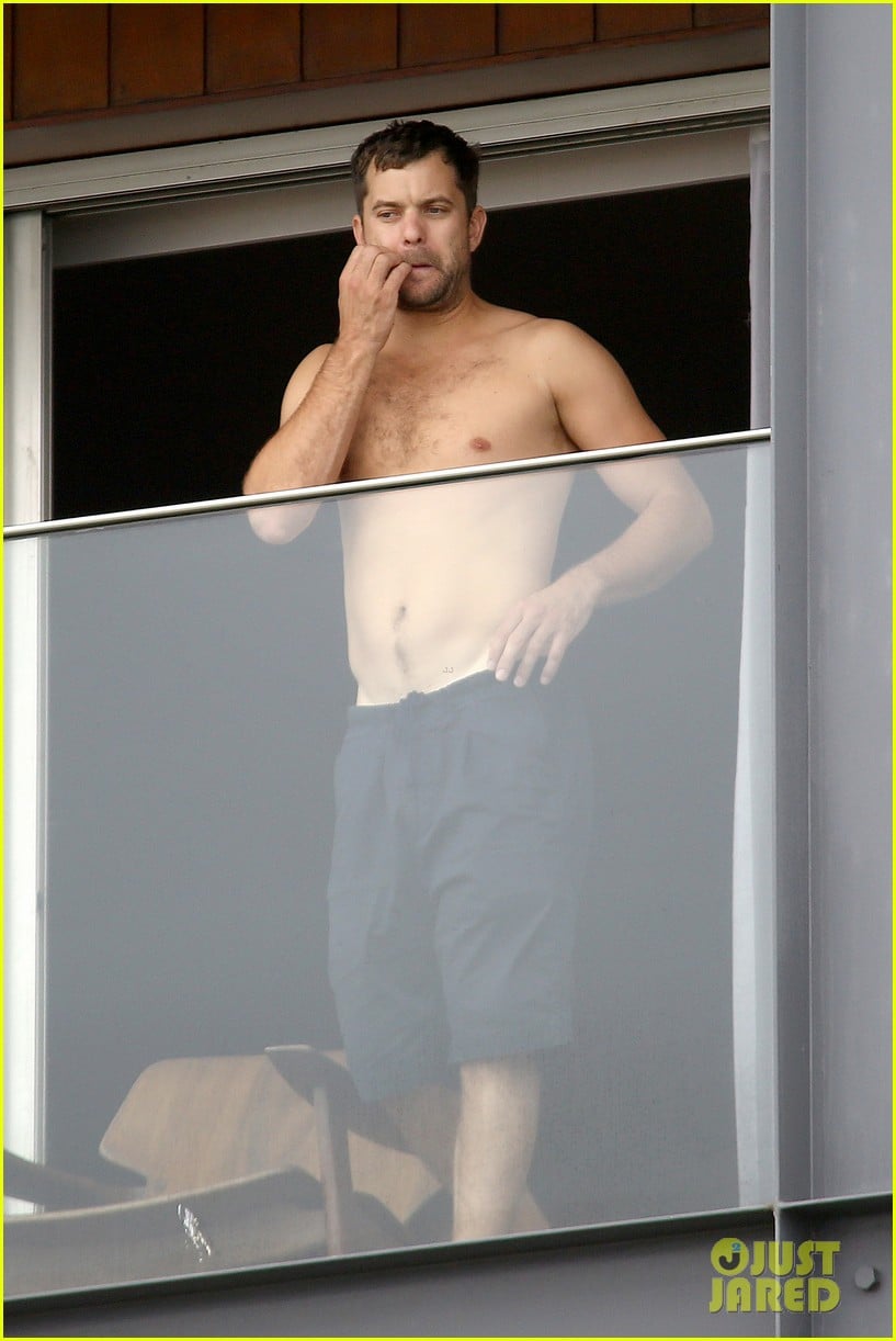 Joshua Jackson: Shirtless Before Day Out with Diane Kruger!: Photo ...