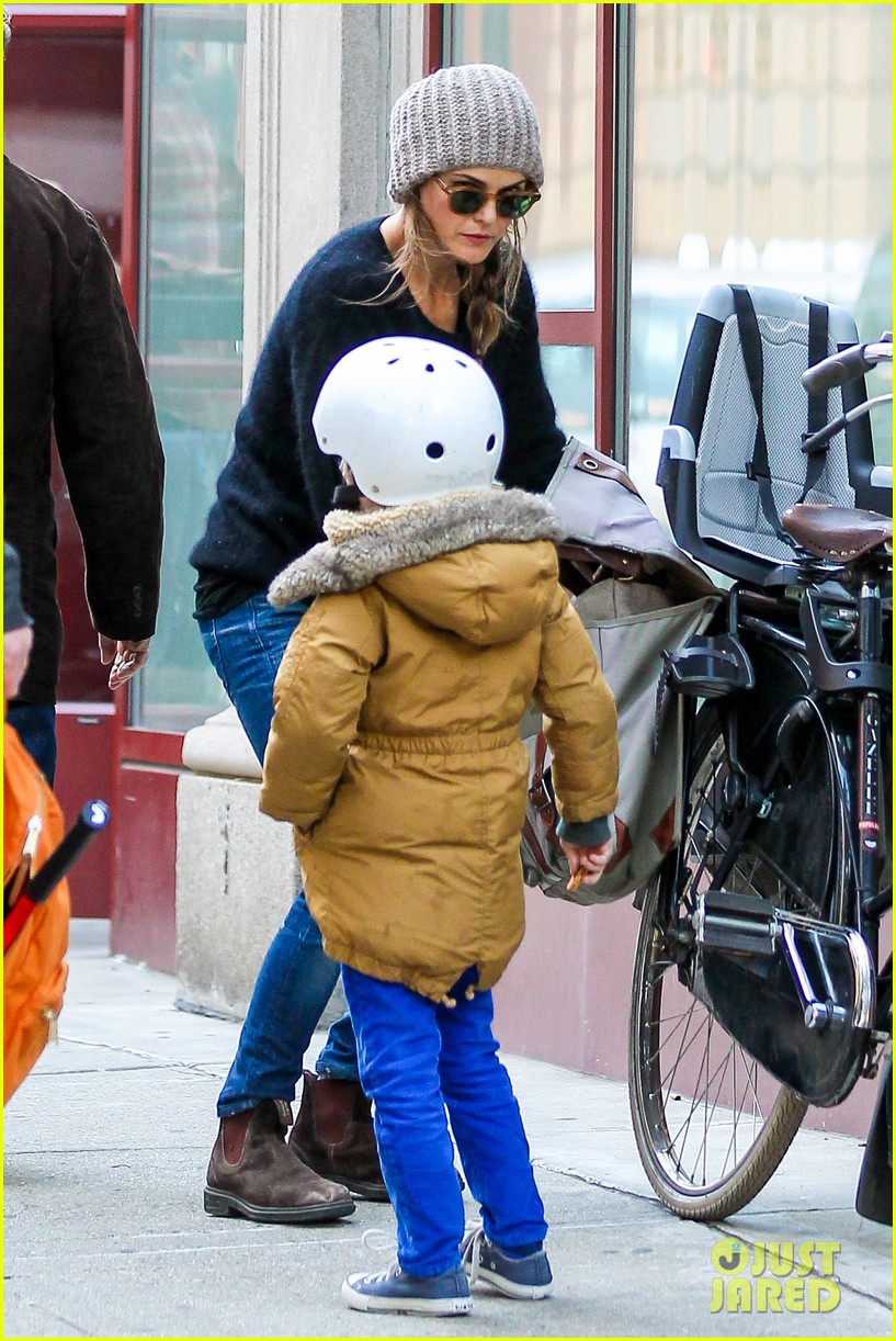 Keri Russell Laughs with River After Bike Ride!: Photo 2982389 ...