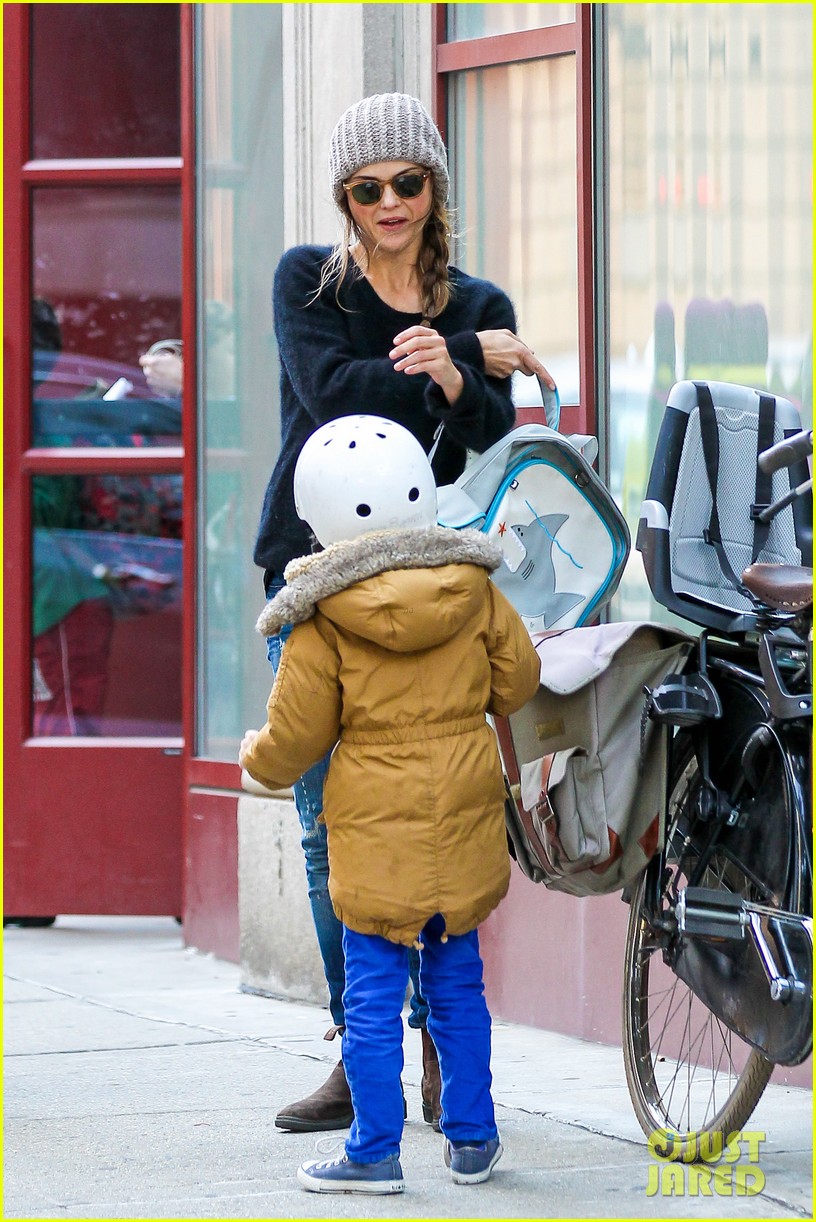 Keri Russell Laughs with River After Bike Ride!: Photo 2982393 ...