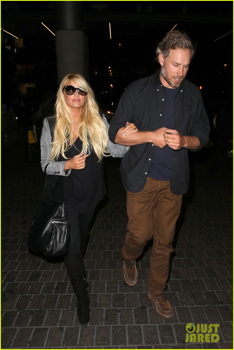 Jessica Simpson Links Arms with Eric Johnson at LAX: Photo 2971804 ...