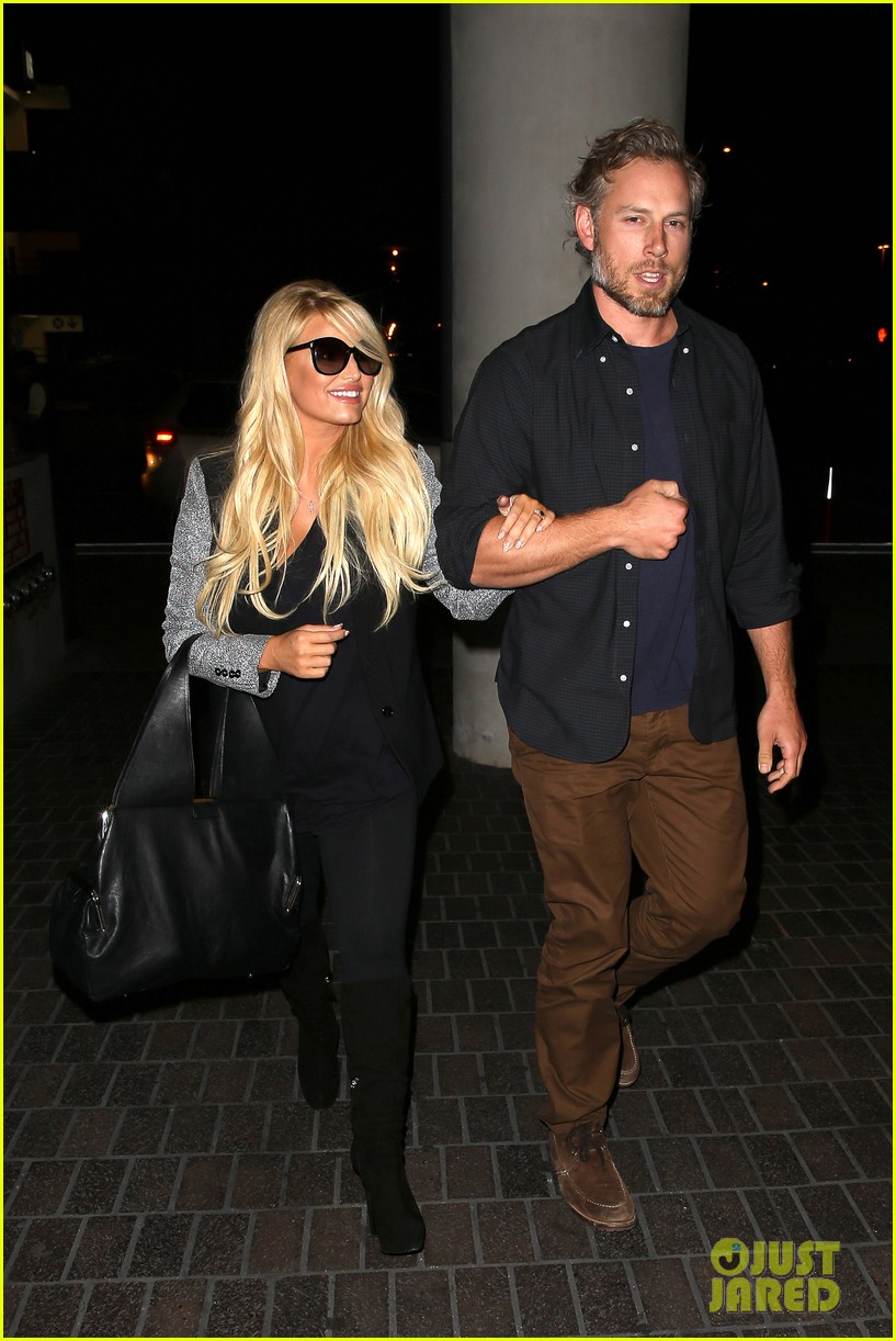 Jessica Simpson Links Arms with Eric Johnson at LAX: Photo 2971806 ...