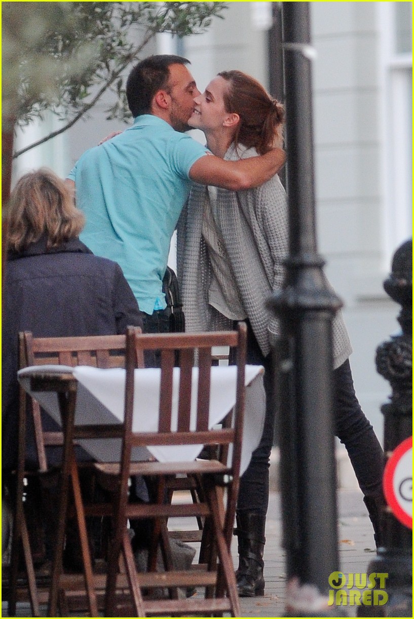 Emma Watson Grabs Dinner with Mystery Man in London: Photo 2980929 ...