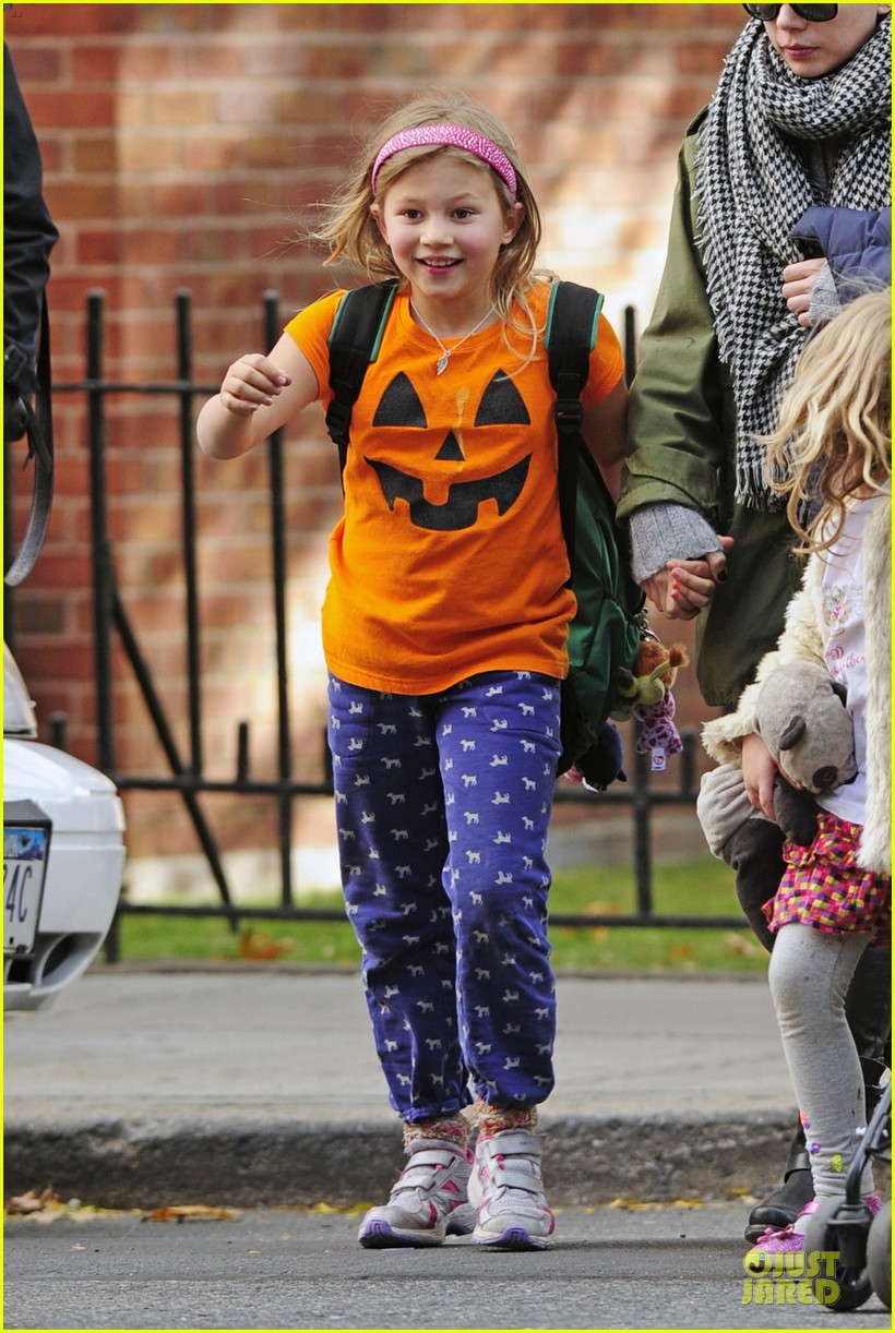 Michelle Williams: Matilda Channels a Cute Pumpkin!: Photo 2979376 ...