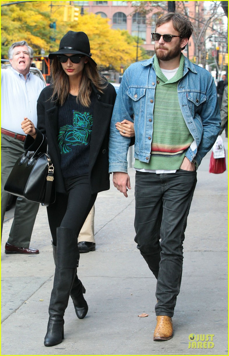 Lily Aldridge Set to Participate in St. Jude Give Thanks Walk!: Photo ...