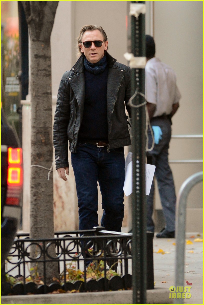 Daniel Craig Rocks Leather for 'Betrayal' Arrival!: Photo 2995548 ...