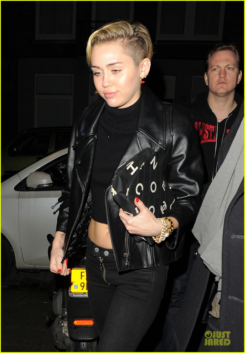 Miley Cyrus: Greenhouse Coffee Stop with Cara Delevingne!: Photo ...