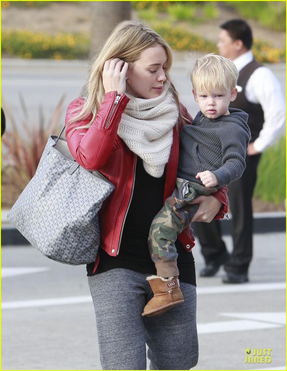 Hilary Duff: Breakfast & Shopping with Luca!: Photo 2998538 | Celebrity ...
