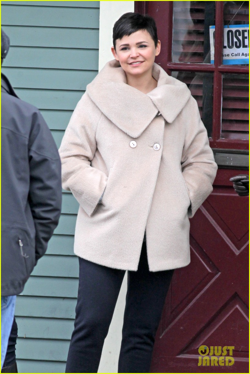 Ginnifer Goodwin & Jennifer Morrison Sprint for 'Once Upon a Time ...