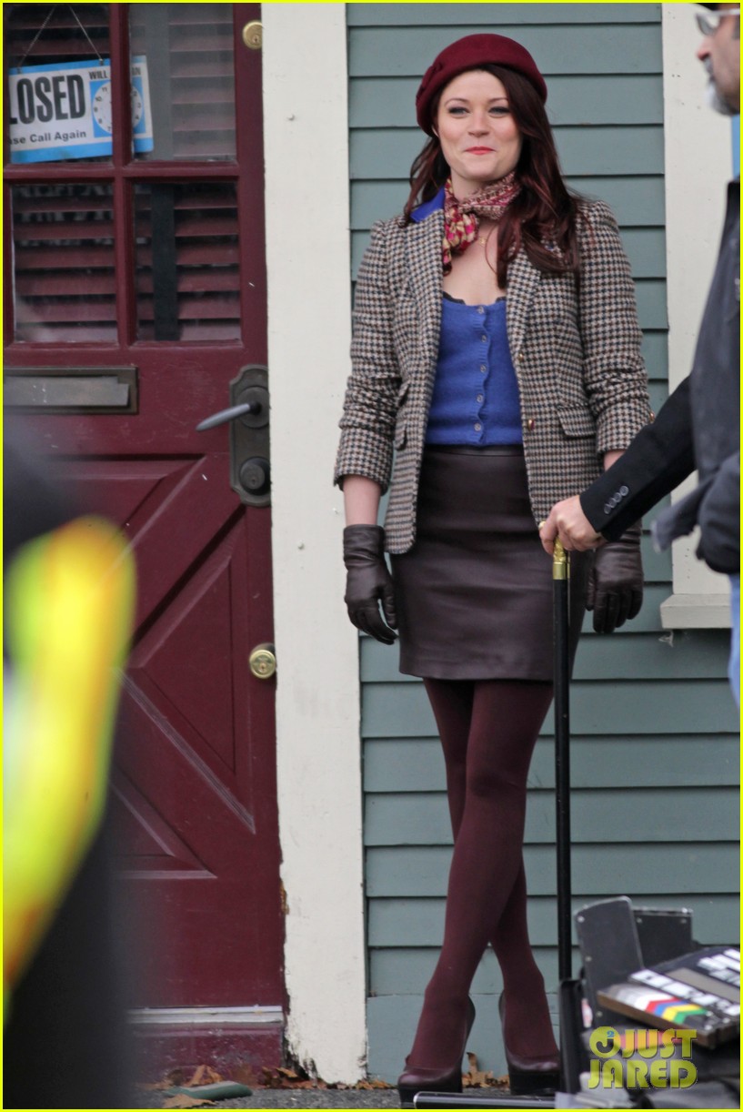 Ginnifer Goodwin & Jennifer Morrison Sprint for 'Once Upon a Time ...