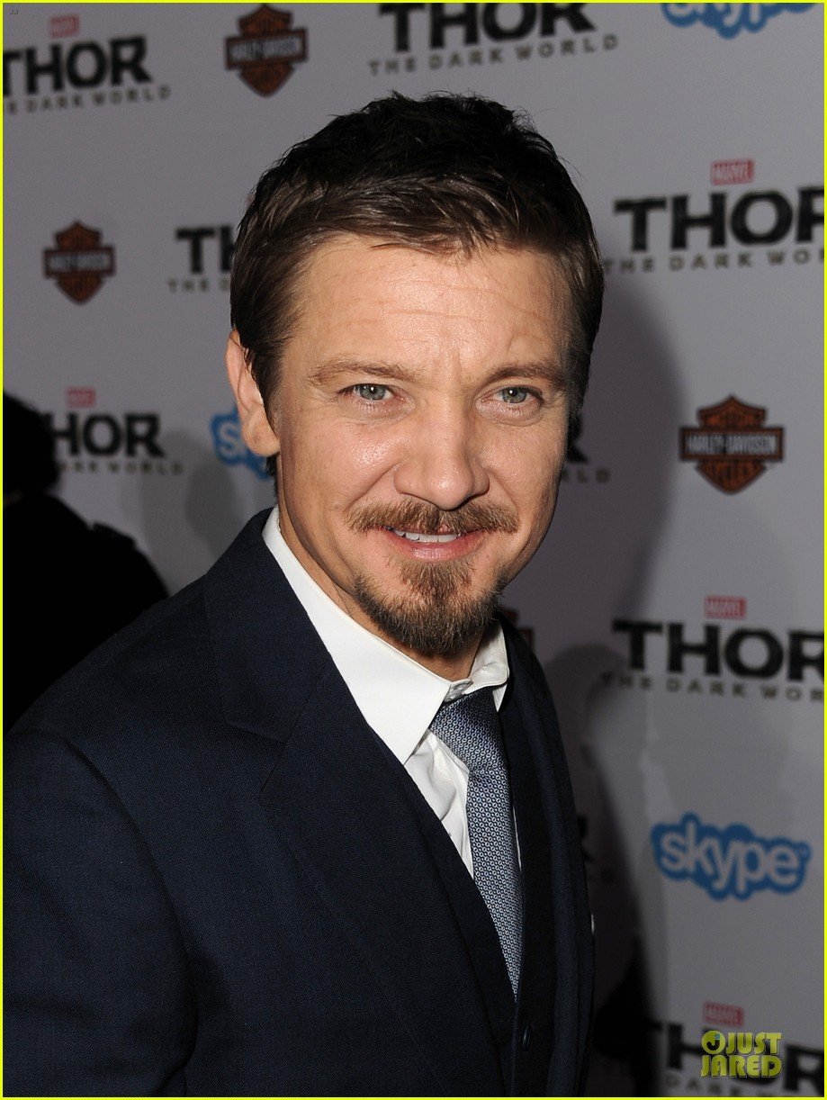 Tom Hiddleston & Kat Dennings: 'Thor' Hollywood Premiere!: Photo ...