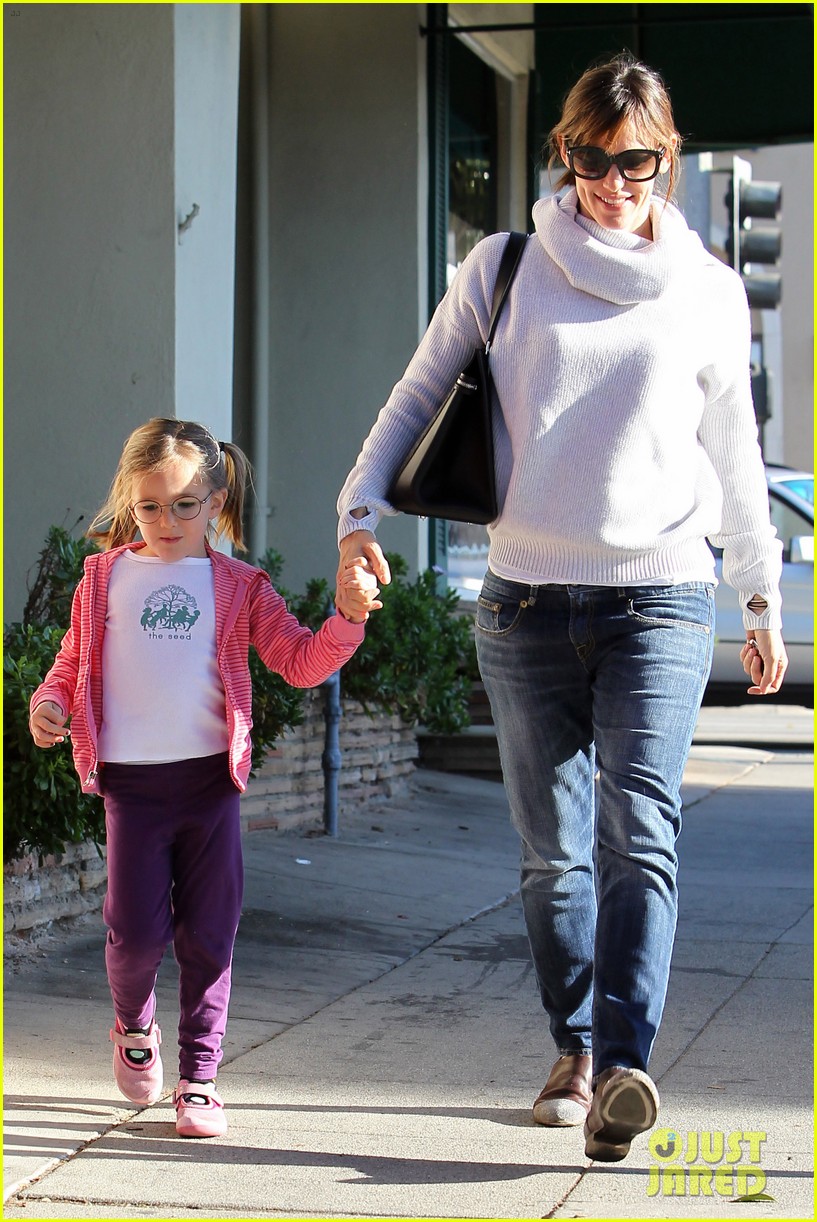 Jennifer Garner's Vandalia Films Buys Rights to 'The Theory Of ...