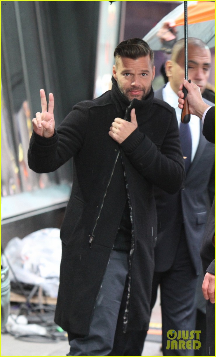 Ricky Martin: 'Santiago The Dreamer' Book Signing!: Photo 2991572 ...