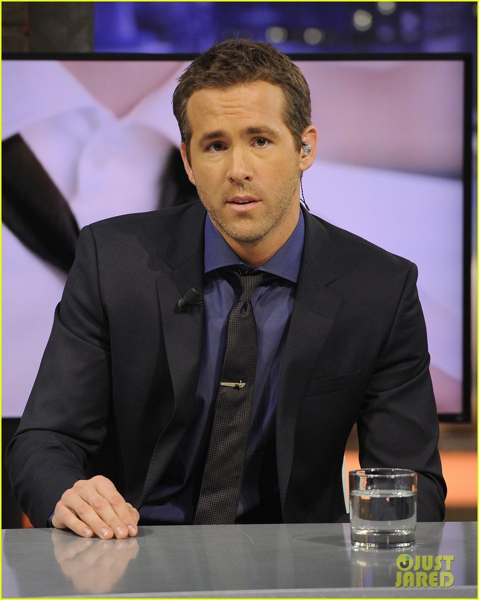 Ryan Reynolds Lets Fans Feel Him Up at Boss Bottled Event!: Photo ...