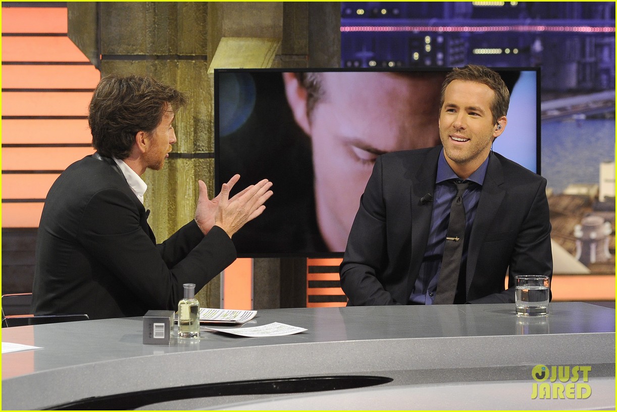 Ryan Reynolds Lets Fans Feel Him Up at Boss Bottled Event!: Photo ...