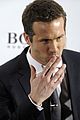 Ryan Reynolds Wears Suit, Tie, & Sexy Smile for 'Boss' Event: Photo ...