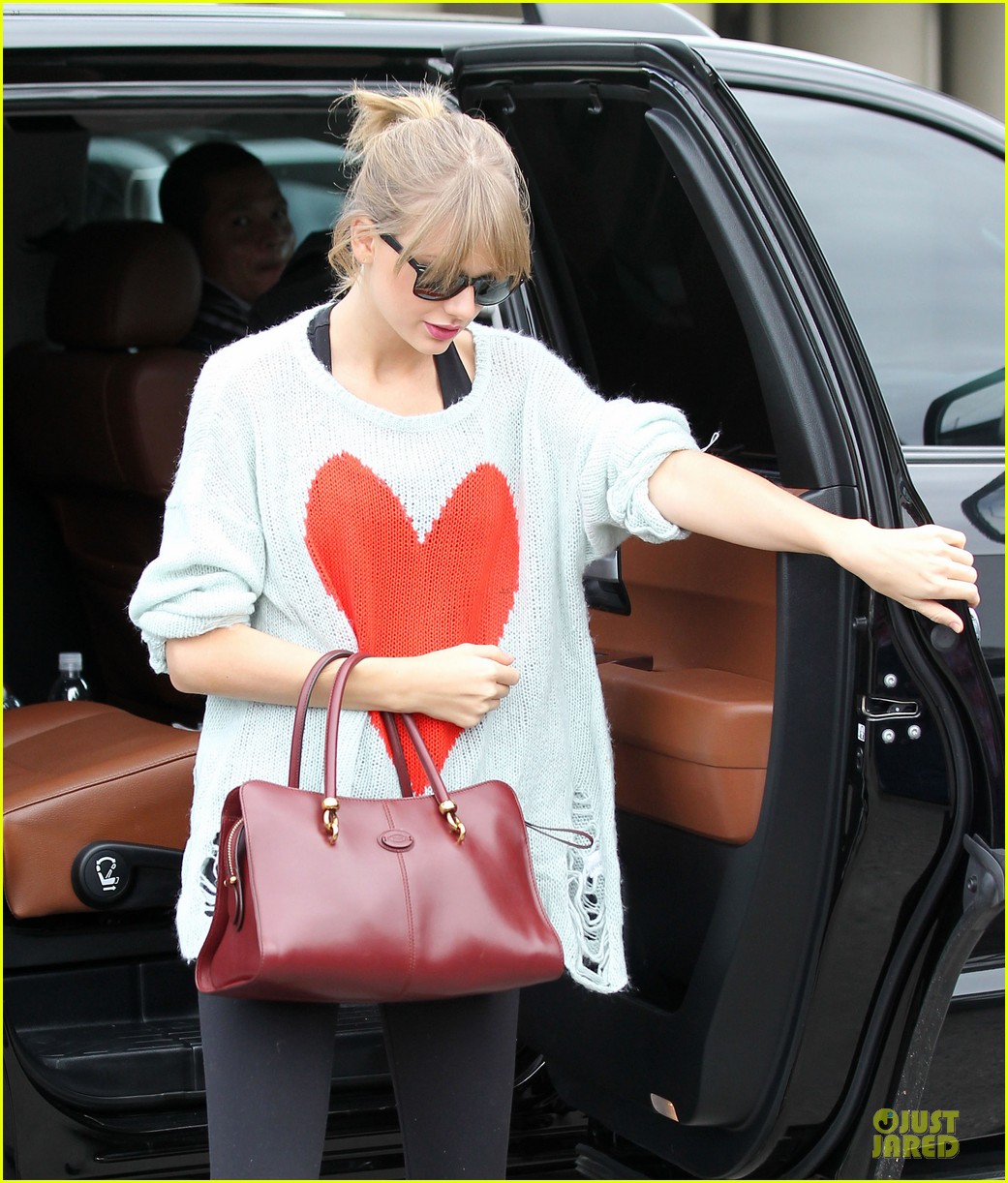 Taylor Swift Does Not Know Killed Canadian Pilot Michael Callan: Photo ...